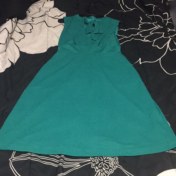 Modcloth | Dresses | Modcloth Emerald Green Shinlength Dress | Poshmark
